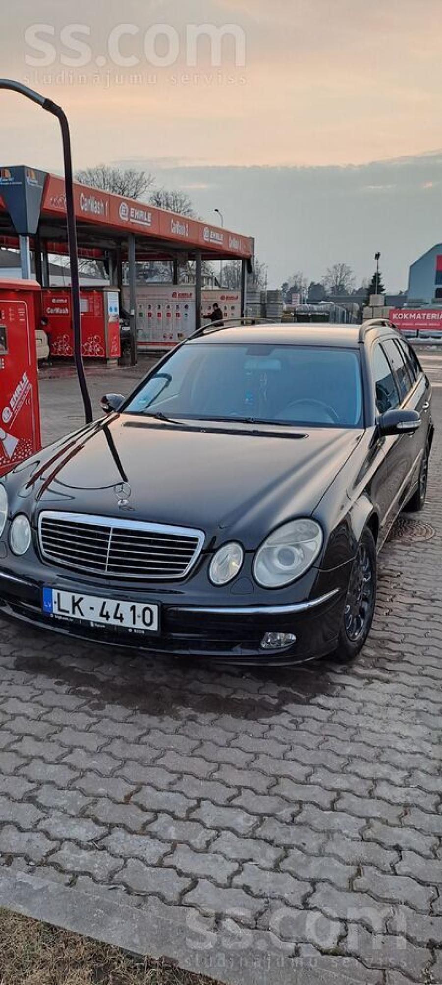 Black Mercedes-Benz E 270 2004 in Riga, with an engine capacity of 2.70 L and mileage of 340 thousand km for 3000 €, photo 1 on AUTOMOTO.COM.LV