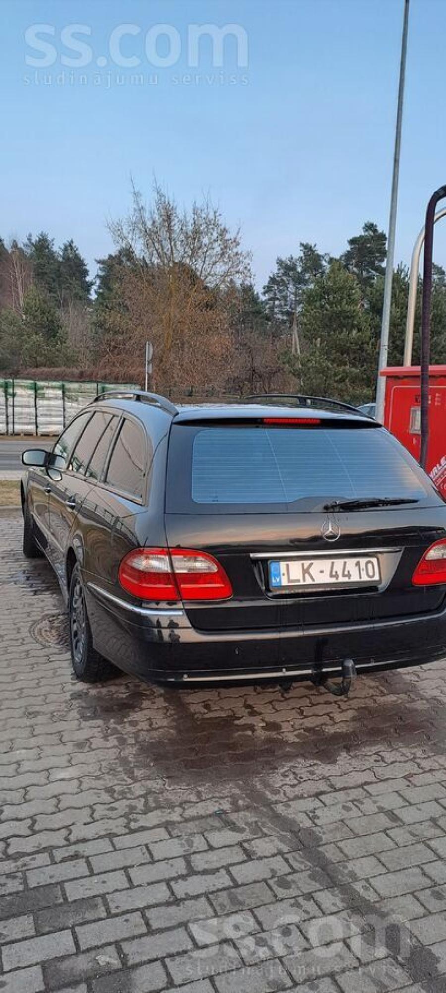 Black Mercedes-Benz E 270 2004 in Riga, with an engine capacity of 2.70 L and mileage of 340 thousand km for 3000 €, photo 6 on AUTOMOTO.COM.LV