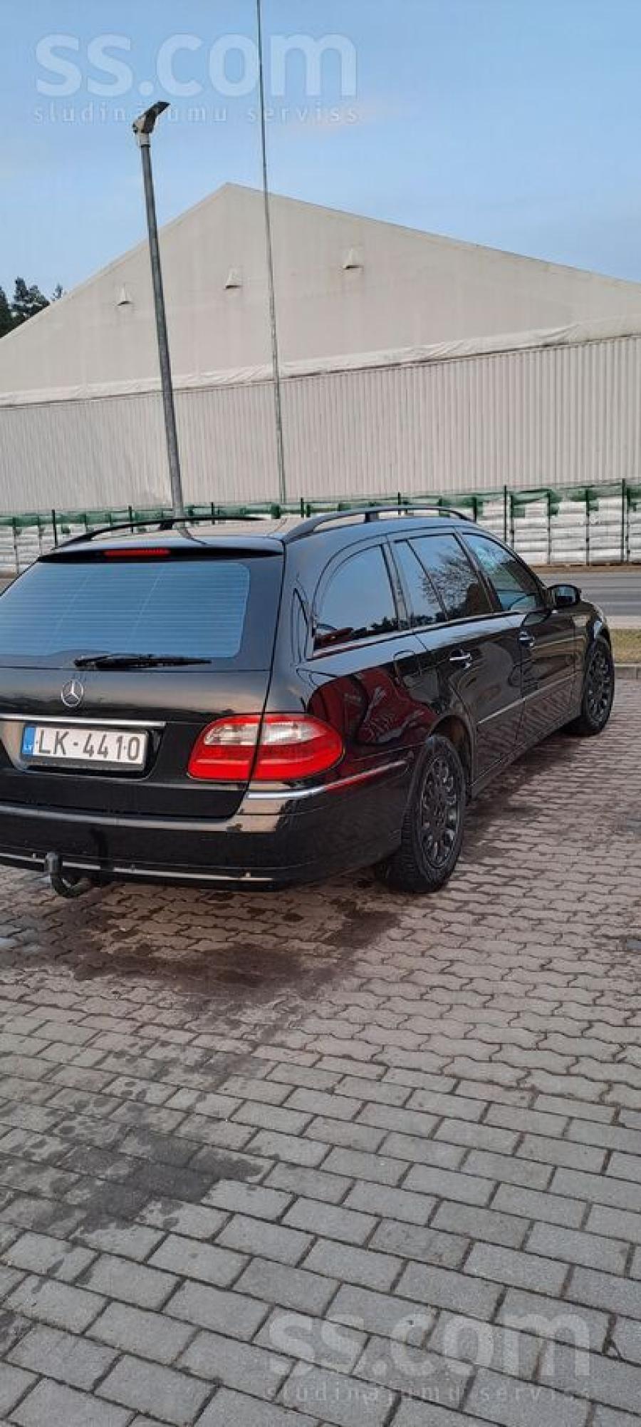 Black Mercedes-Benz E 270 2004 in Riga, with an engine capacity of 2.70 L and mileage of 340 thousand km for 3000 €, photo 7 on AUTOMOTO.COM.LV
