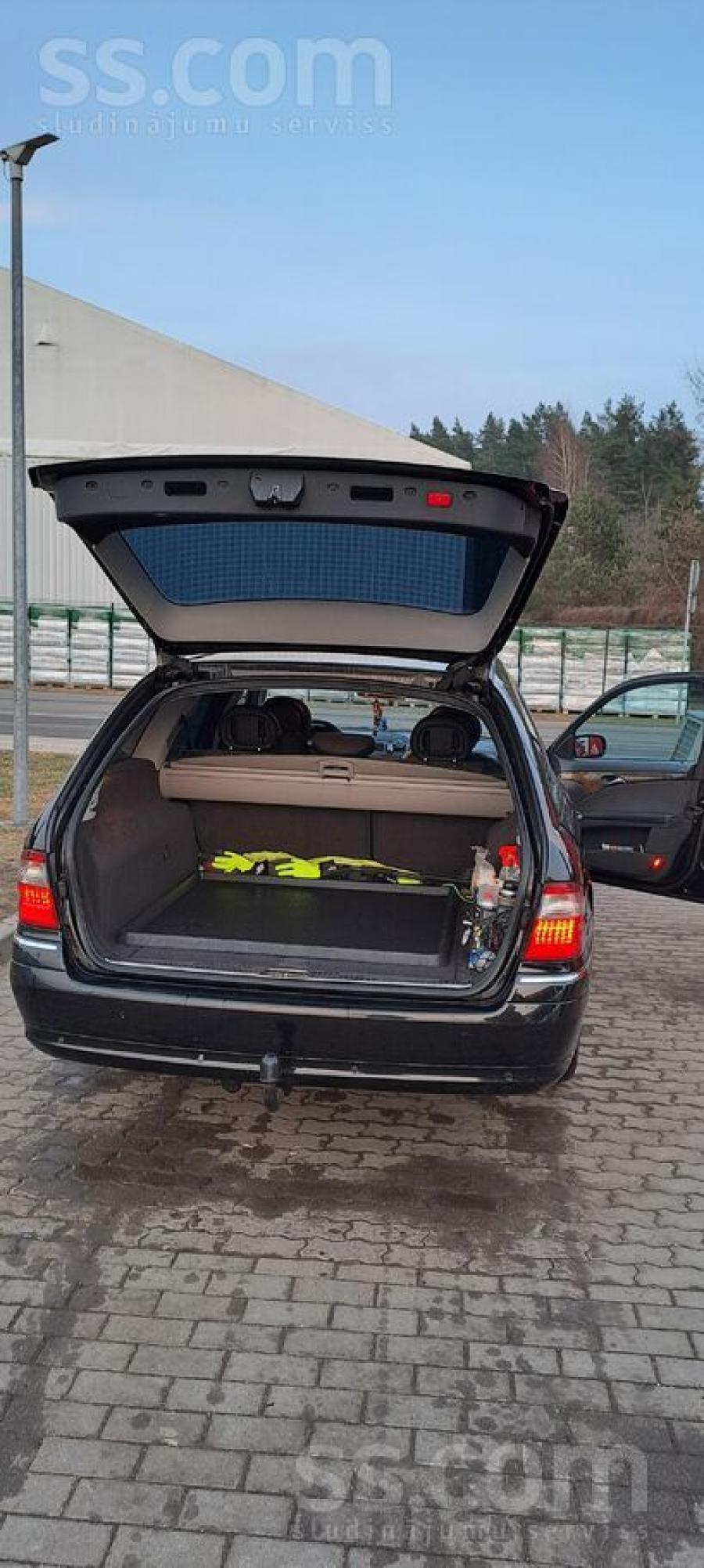 Black Mercedes-Benz E 270 2004 in Riga, with an engine capacity of 2.70 L and mileage of 340 thousand km for 3000 €, photo 8 on AUTOMOTO.COM.LV