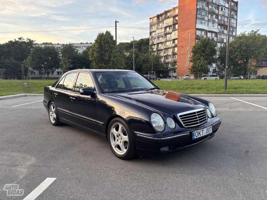 Blue Mercedes-Benz E 270 2001 in Kaunas, with an engine capacity of 2.70 L and mileage of 264 thousand km for 5000 €, photo 1 on AUTOMOTO.COM.LV