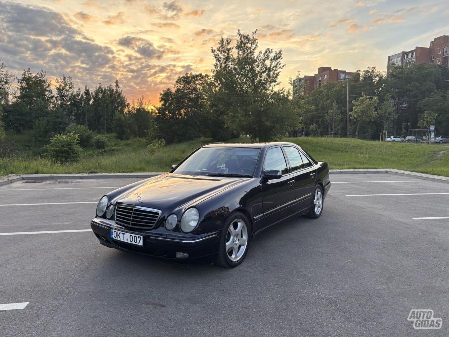 Blue Mercedes-Benz E 270 2001 in Kaunas, with an engine capacity of 2.70 L and mileage of 264 thousand km for 5000 €, photo 3 on AUTOMOTO.COM.LV