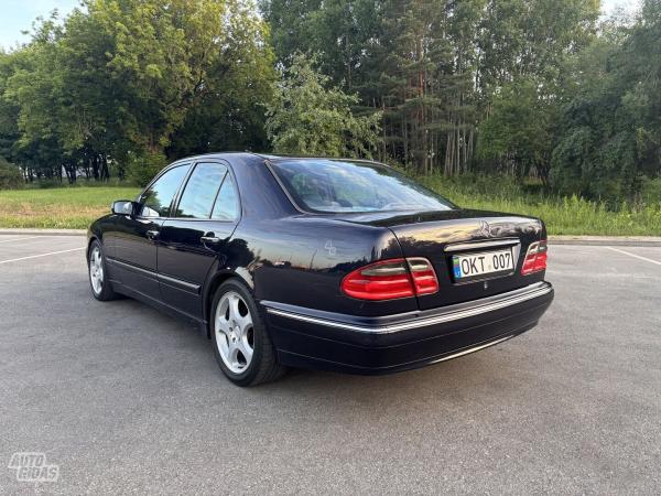 Zils Mercedes-Benz E 270 2001 Kauņa, ar dzinēja tilpumu 2.70 L un nobraukumu 264 tūkst. km par 5000 €, foto 4 vietnē AUTOMOTO.COM.LV