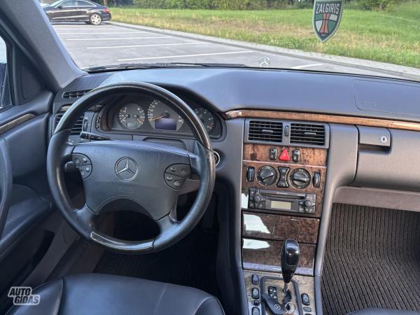 Zils Mercedes-Benz E 270 2001 Kauņa, ar dzinēja tilpumu 2.70 L un nobraukumu 264 tūkst. km par 5000 €, foto 9 vietnē AUTOMOTO.COM.LV
