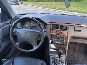 Blue Mercedes-Benz E 270 2001 in Kaunas, with an engine capacity of 2.70 L and mileage of 264 thousand km for 5000 €, photo 10 on AUTOMOTO.COM.LV