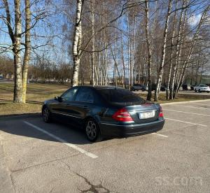 Blue Mercedes-Benz E 270 2002 in Ogre, with an engine capacity of 2.70 L and mileage of 326 thousand km for 3300 €, photo 2 on AUTOMOTO.COM.LV