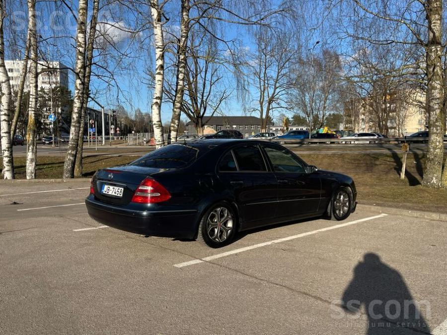 Blue Mercedes-Benz E 270 2002 in Ogre, with an engine capacity of 2.70 L and mileage of 326 thousand km for 3300 €, photo 3 on AUTOMOTO.COM.LV