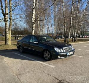 Blue Mercedes-Benz E 270 2002 in Ogre, with an engine capacity of 2.70 L and mileage of 326 thousand km for 3300 €, photo 4 on AUTOMOTO.COM.LV