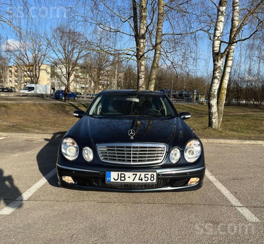 Blue Mercedes-Benz E 270 2002 in Ogre, with an engine capacity of 2.70 L and mileage of 326 thousand km for 3300 €, photo 5 on AUTOMOTO.COM.LV