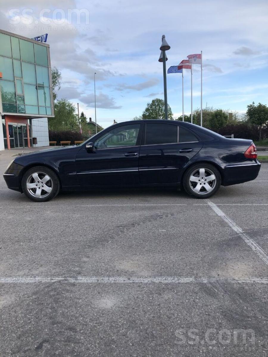 Zils Mercedes-Benz E 270 2002 Daugavpils, ar dzinēja tilpumu 2.70 L un nobraukumu 327 tūkst. km par 2700 €, foto 1 vietnē AUTOMOTO.COM.LV