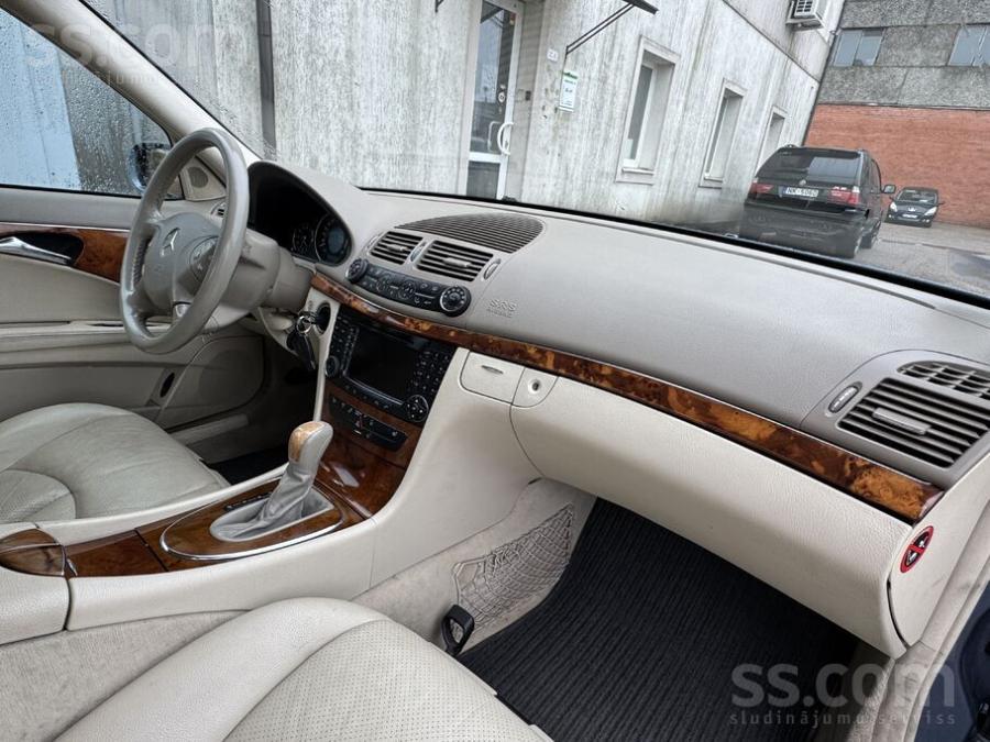 Blue Mercedes-Benz E 270 2002 in Daugavpils, with an engine capacity of 2.70 L and mileage of 0 thousand km for 2390 €, photo 17 on AUTOMOTO.COM.LV