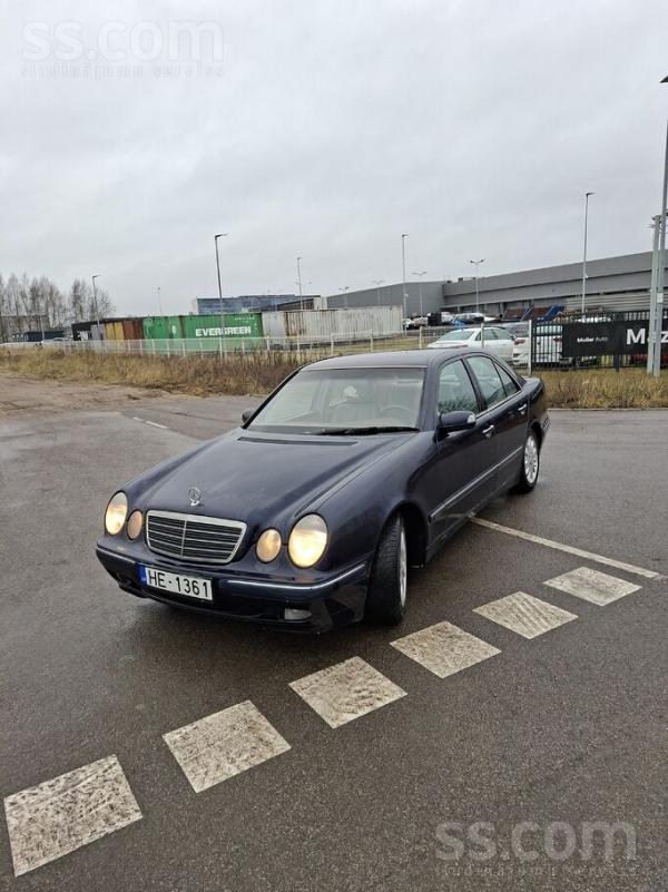 Zils Mercedes-Benz E 270 2002 Rīga, ar dzinēja tilpumu 2.70 L un nobraukumu 244 tūkst. km par 2200 €, foto 4 vietnē AUTOMOTO.COM.LV