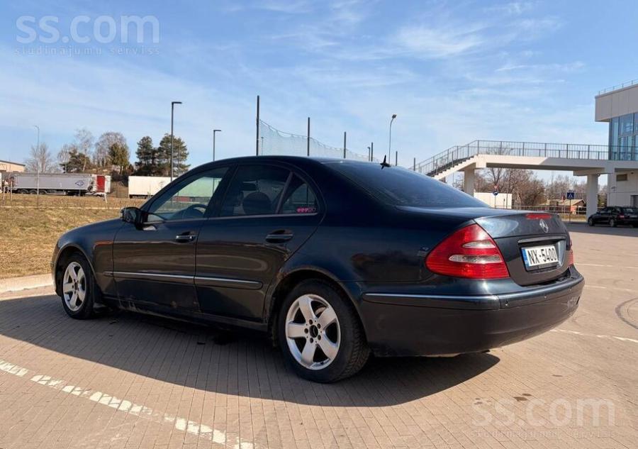 Zils Mercedes-Benz E 270 2002 Rēzekne, ar dzinēja tilpumu 2.70 L un nobraukumu 354 tūkst. km par 1700 €, foto 4 vietnē AUTOMOTO.COM.LV
