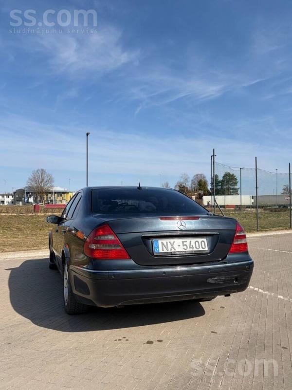 Zils Mercedes-Benz E 270 2002 Rēzekne, ar dzinēja tilpumu 2.70 L un nobraukumu 354 tūkst. km par 1700 €, foto 4 vietnē AUTOMOTO.COM.LV