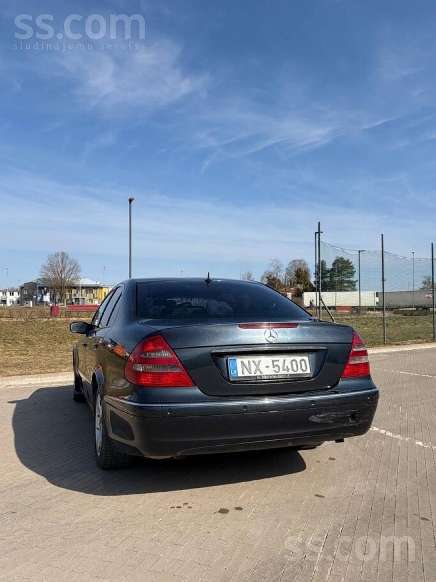 Zils Mercedes-Benz E 270 2002 Rēzekne, ar dzinēja tilpumu 2.70 L un nobraukumu 354 tūkst. km par 1700 €, foto 5 vietnē AUTOMOTO.COM.LV