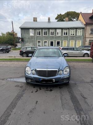 Zils Mercedes-Benz E 270 2002 Rīga, ar dzinēja tilpumu 2.70 L un nobraukumu 543 tūkst. km par 2990 €, foto 3 vietnē AUTOMOTO.COM.LV