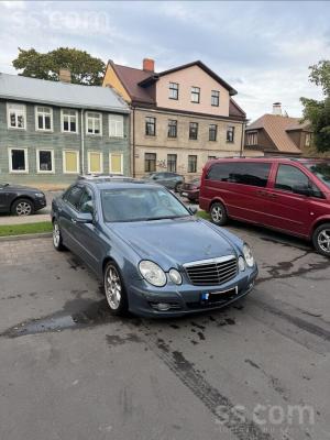 Zils Mercedes-Benz E 270 2002 Rīga, ar dzinēja tilpumu 2.70 L un nobraukumu 543 tūkst. km par 2990 €, foto 4 vietnē AUTOMOTO.COM.LV