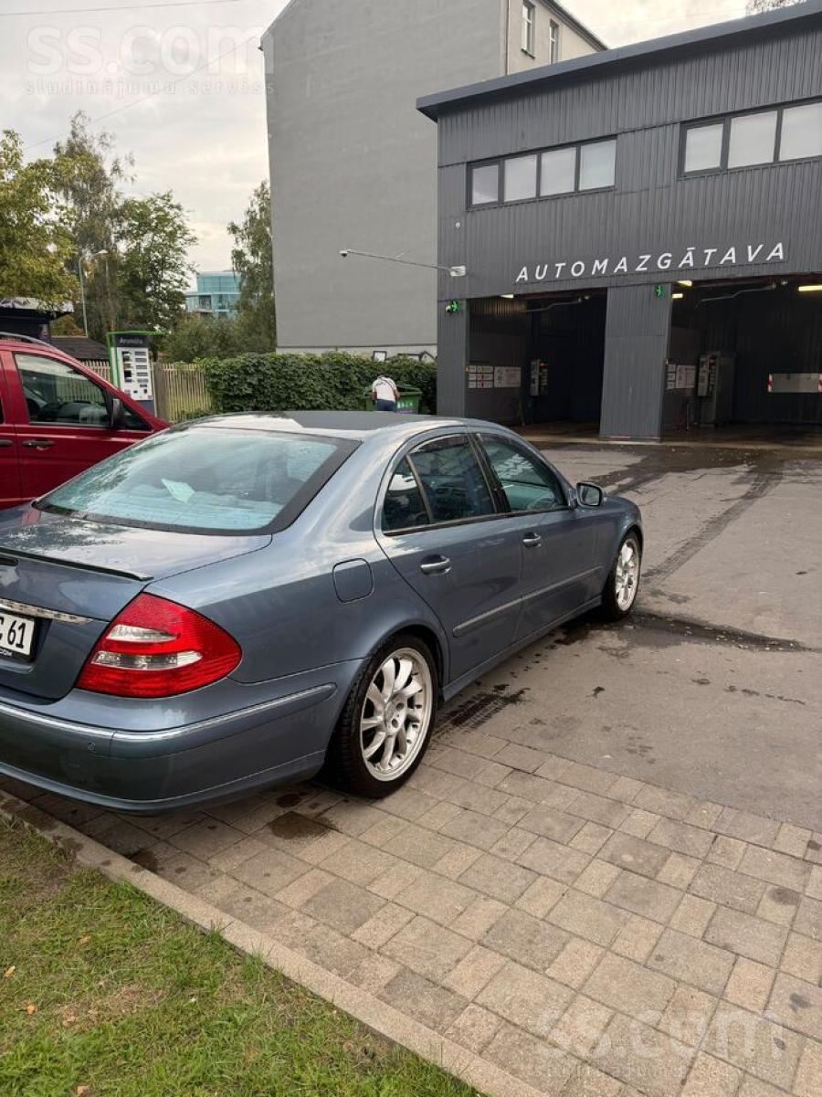 Zils Mercedes-Benz E 270 2002 Rīga, ar dzinēja tilpumu 2.70 L un nobraukumu 543 tūkst. km par 2990 €, foto 5 vietnē AUTOMOTO.COM.LV