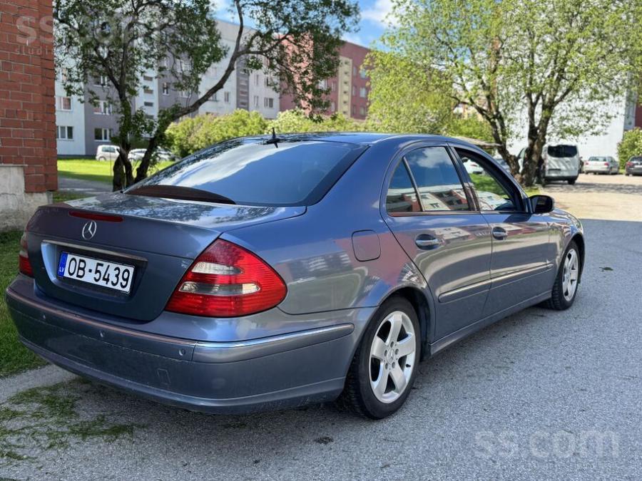 Blue Mercedes-Benz E 270 2003 in Kuldiga, with an engine capacity of 2.70 L and mileage of 435 thousand km for 1650 €, photo 2 on AUTOMOTO.COM.LV