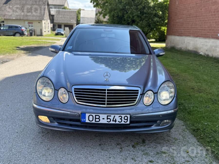 Blue Mercedes-Benz E 270 2003 in Kuldiga, with an engine capacity of 2.70 L and mileage of 435 thousand km for 1650 €, photo 4 on AUTOMOTO.COM.LV