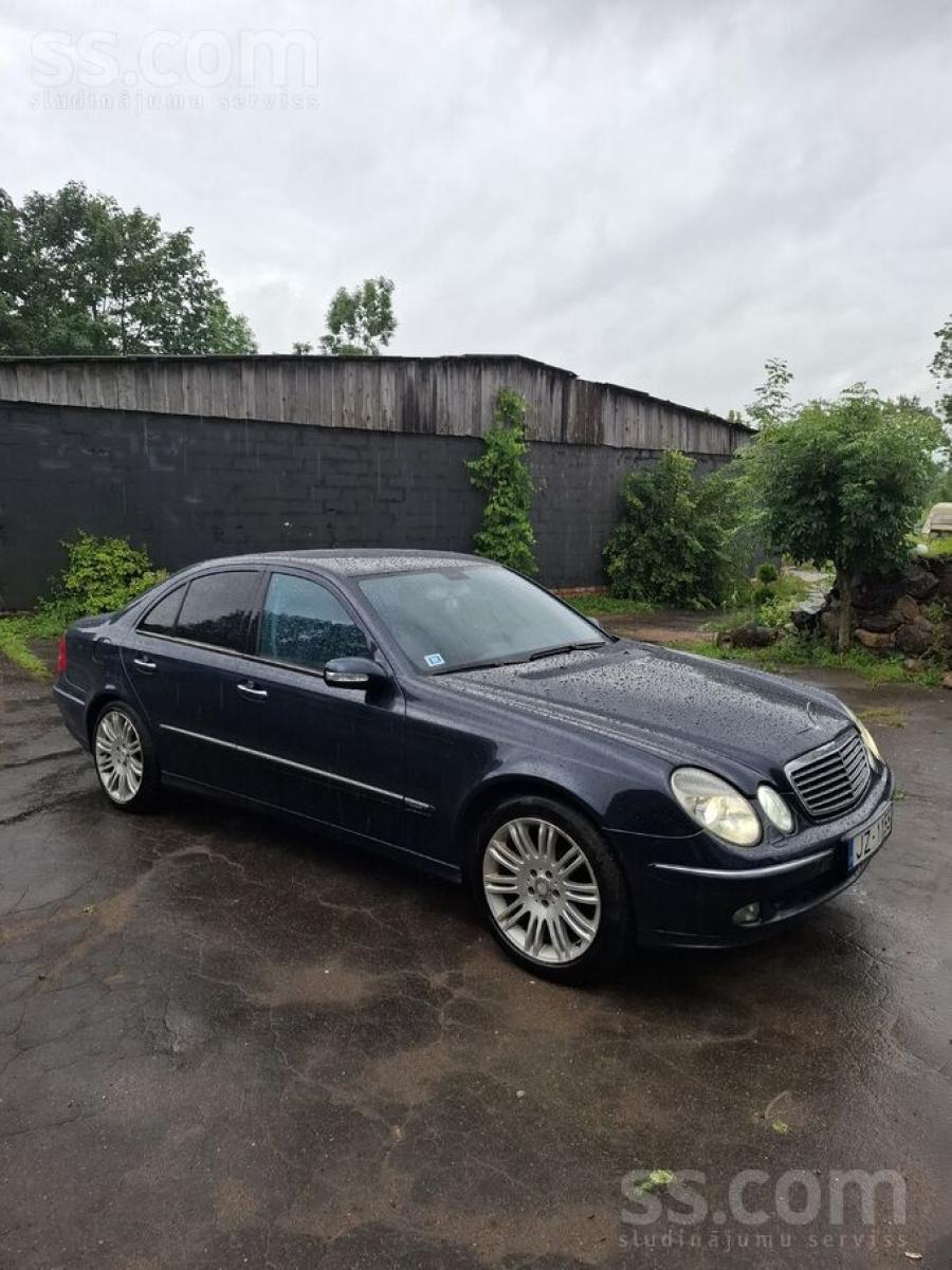 Blue Mercedes-Benz E 270 2003 in Preili, with an engine capacity of 2.70 L and mileage of 369 thousand km for 3650 €, photo 1 on AUTOMOTO.COM.LV