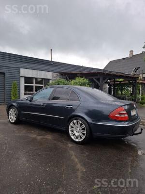 Blue Mercedes-Benz E 270 2003 in Preili, with an engine capacity of 2.70 L and mileage of 369 thousand km for 3650 €, photo 2 on AUTOMOTO.COM.LV