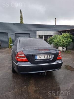 Blue Mercedes-Benz E 270 2003 in Preili, with an engine capacity of 2.70 L and mileage of 369 thousand km for 3650 €, photo 3 on AUTOMOTO.COM.LV
