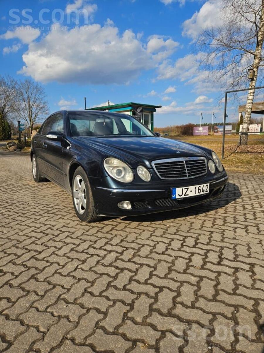 Blue Mercedes-Benz E 270 2003 in Valmiera, with an engine capacity of 2.70 L and mileage of 318 thousand km for 3800 €, photo 1 on AUTOMOTO.COM.LV