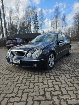 Blue Mercedes-Benz E 270 2003 in Valmiera, with an engine capacity of 2.70 L and mileage of 318 thousand km for 3800 €, photo 2 on AUTOMOTO.COM.LV