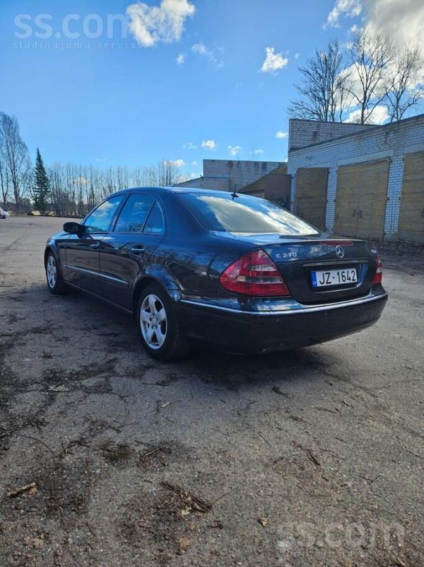 Blue Mercedes-Benz E 270 2003 in Valmiera, with an engine capacity of 2.70 L and mileage of 318 thousand km for 3800 €, photo 4 on AUTOMOTO.COM.LV