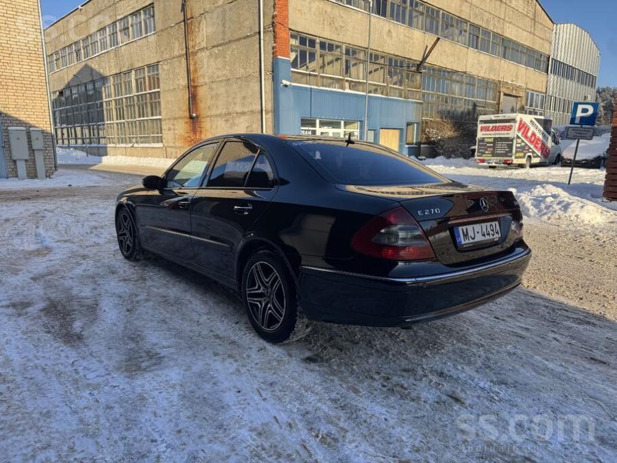 Blue Mercedes-Benz E 270 2003 in Cesis, with an engine capacity of 2.70 L and mileage of 320 thousand km for 3490 €, photo 3 on AUTOMOTO.COM.LV