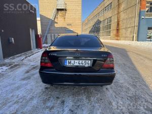Blue Mercedes-Benz E 270 2003 in Cesis, with an engine capacity of 2.70 L and mileage of 320 thousand km for 3490 €, photo 4 on AUTOMOTO.COM.LV