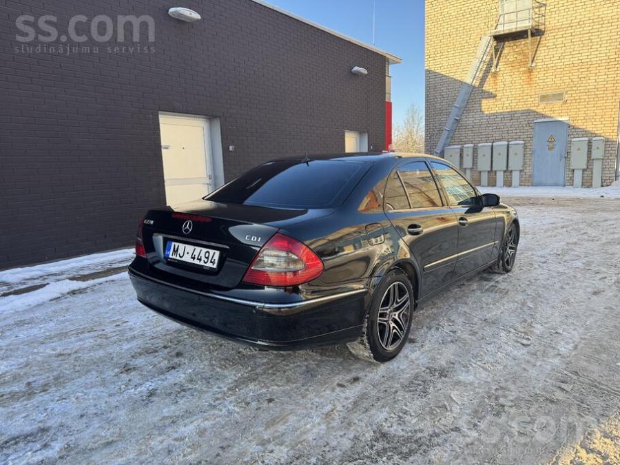 Blue Mercedes-Benz E 270 2003 in Cesis, with an engine capacity of 2.70 L and mileage of 320 thousand km for 3490 €, photo 5 on AUTOMOTO.COM.LV