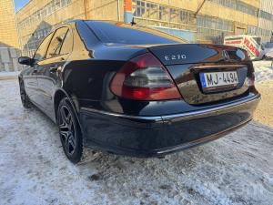 Blue Mercedes-Benz E 270 2003 in Cesis, with an engine capacity of 2.70 L and mileage of 320 thousand km for 3490 €, photo 9 on AUTOMOTO.COM.LV