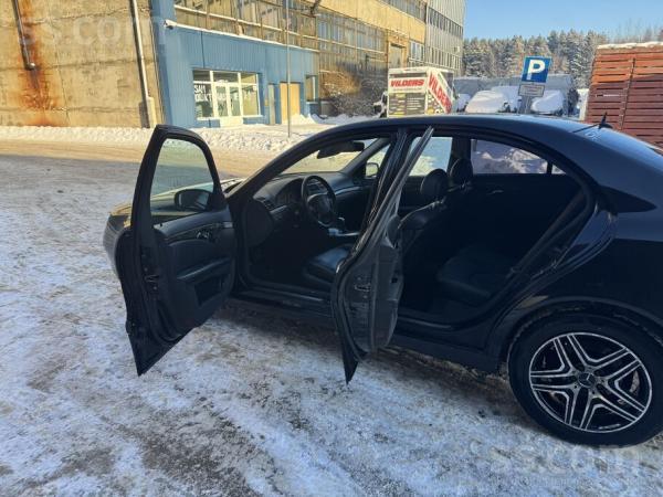 Blue Mercedes-Benz E 270 2003 in Cesis, with an engine capacity of 2.70 L and mileage of 320 thousand km for 3490 €, photo 9 on AUTOMOTO.COM.LV