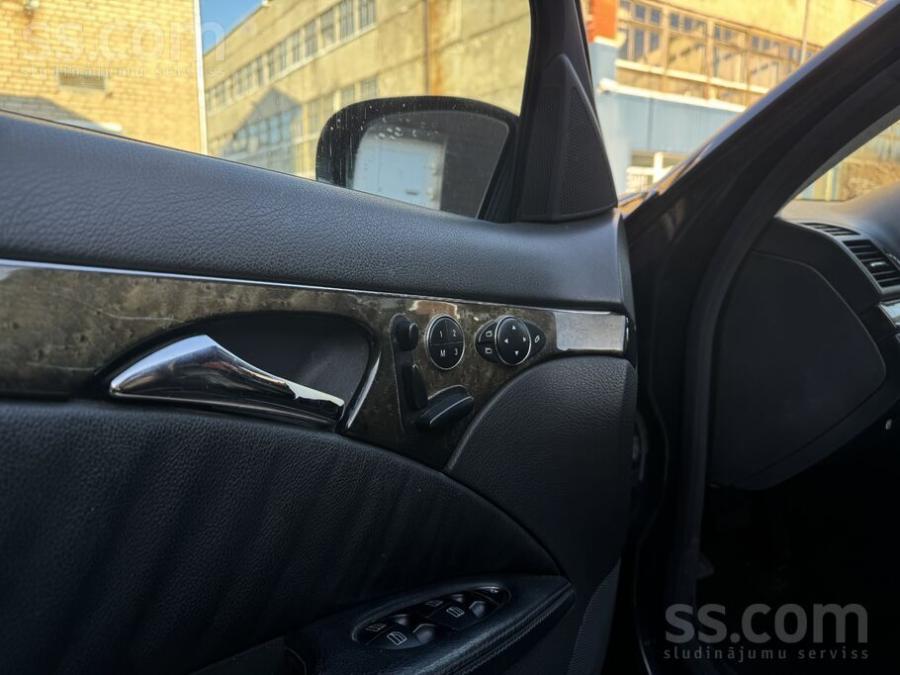 Blue Mercedes-Benz E 270 2003 in Cesis, with an engine capacity of 2.70 L and mileage of 320 thousand km for 3490 €, photo 11 on AUTOMOTO.COM.LV