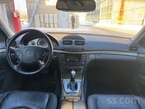 Blue Mercedes-Benz E 270 2003 in Cesis, with an engine capacity of 2.70 L and mileage of 320 thousand km for 3490 €, photo 19 on AUTOMOTO.COM.LV