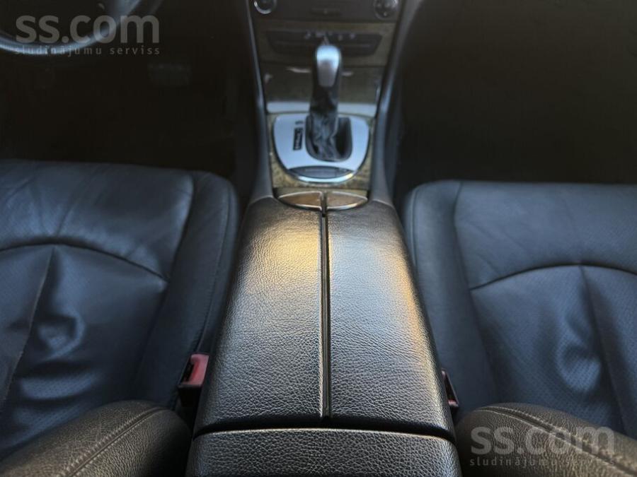 Blue Mercedes-Benz E 270 2003 in Cesis, with an engine capacity of 2.70 L and mileage of 320 thousand km for 3490 €, photo 20 on AUTOMOTO.COM.LV