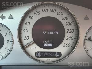 Blue Mercedes-Benz E 270 2003 in Cesis, with an engine capacity of 2.70 L and mileage of 320 thousand km for 3490 €, photo 26 on AUTOMOTO.COM.LV