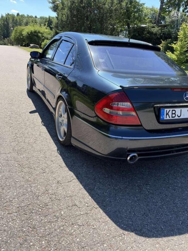 Синий Мерседес Е 270 2003 в Вильнюс, объемом двигателя 2.69 л и пробегом 326 тыс. км за 2300 €, фото 1 на AUTOMOTO.COM.LV