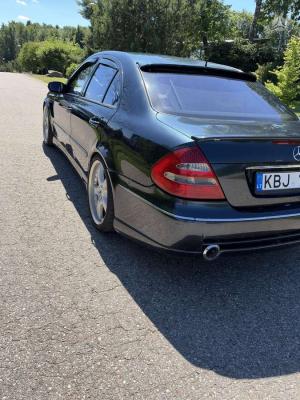 Blue Mercedes-Benz E 270 2003 in Vilnius, with an engine capacity of 2.69 L and mileage of 326 thousand km for 2300 €, photo  on AUTOMOTO.COM.LV