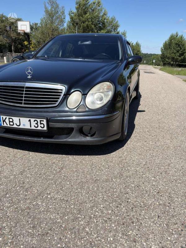 Синий Мерседес Е 270 2003 в Вильнюс, объемом двигателя 2.69 л и пробегом 326 тыс. км за 2300 €, фото 2 на AUTOMOTO.COM.LV
