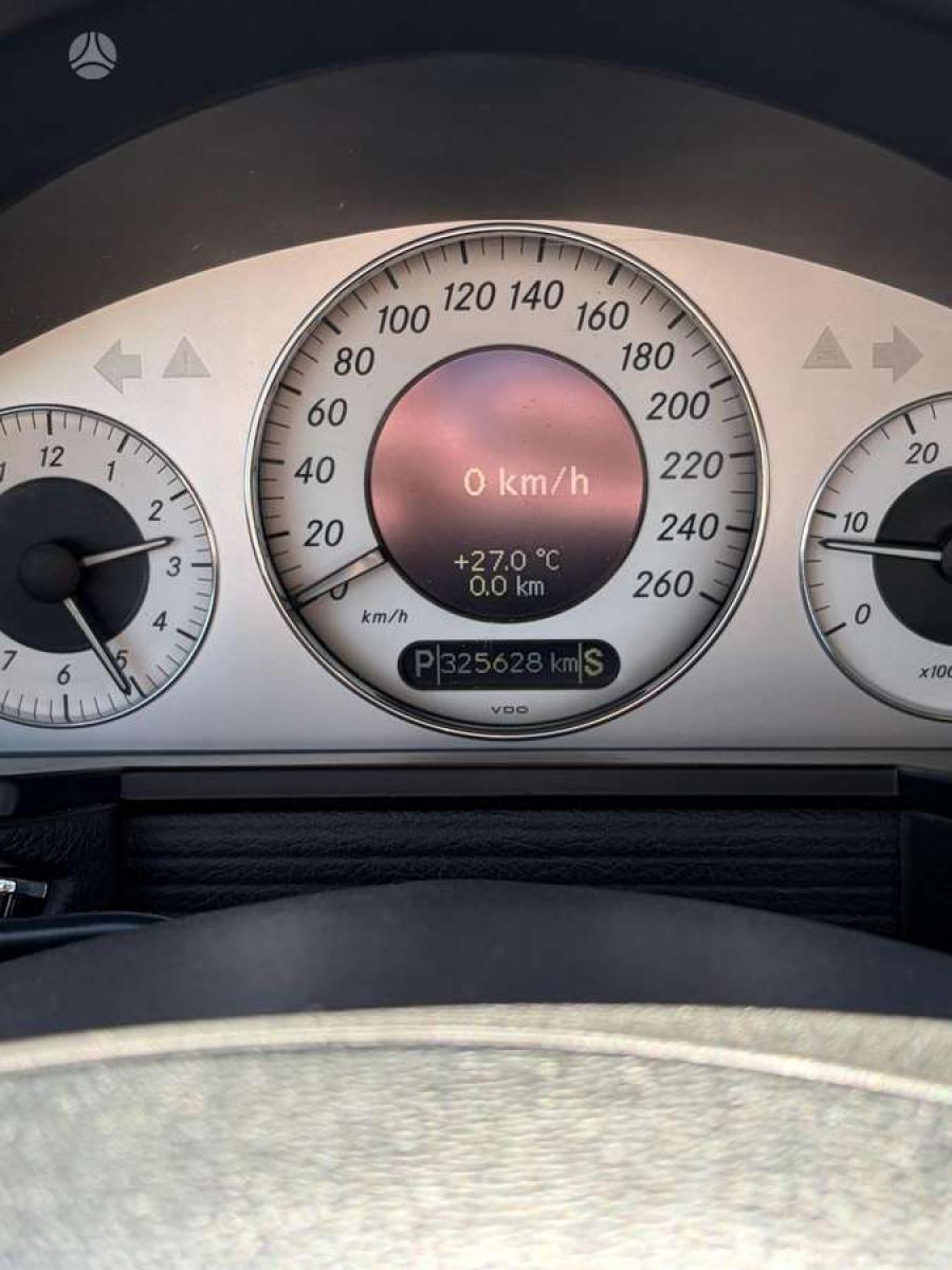 Zils Mercedes-Benz E 270 2003 Viļņa, ar dzinēja tilpumu 2.69 L un nobraukumu 326 tūkst. km par 2300 €, foto 13 vietnē AUTOMOTO.COM.LV