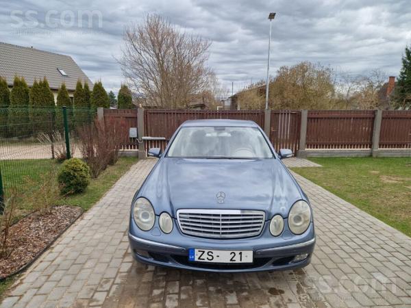 Blue Mercedes-Benz E 270 2003 in Ogre, with an engine capacity of 2.70 L and mileage of 408 thousand km for 2700 €, photo 1 on AUTOMOTO.COM.LV