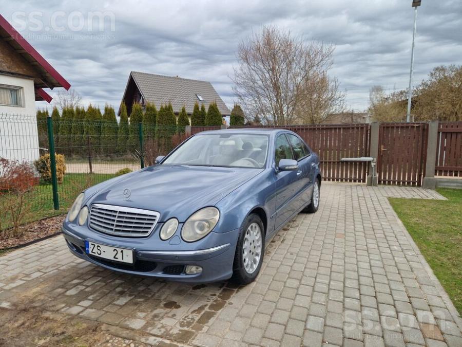 Синий Мерседес Е 270 2003 в Огре, объемом двигателя 2.70 л и пробегом 408 тыс. км за 2700 €, фото 3 на AUTOMOTO.COM.LV