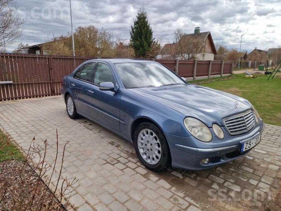 Синий Мерседес Е 270 2003 в Огре, объемом двигателя 2.70 л и пробегом 408 тыс. км за 2700 €, фото 4 на AUTOMOTO.COM.LV