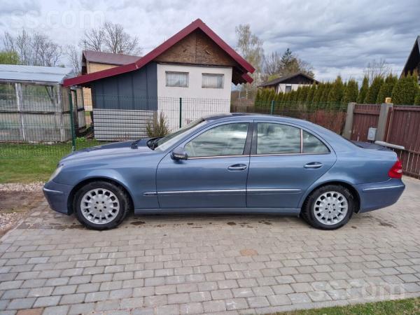 Blue Mercedes-Benz E 270 2003 in Ogre, with an engine capacity of 2.70 L and mileage of 408 thousand km for 2700 €, photo 4 on AUTOMOTO.COM.LV