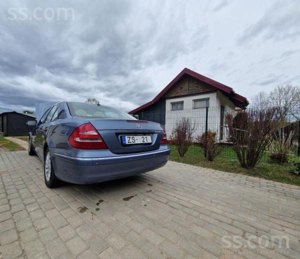 Blue Mercedes-Benz E 270 2003 in Ogre, with an engine capacity of 2.70 L and mileage of 408 thousand km for 2700 €, photo 5 on AUTOMOTO.COM.LV