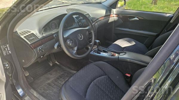 Blue Mercedes-Benz E 270 2003 in Riga, with an engine capacity of 2.70 L and mileage of 223 thousand km for 8300 €, photo 5 on AUTOMOTO.COM.LV