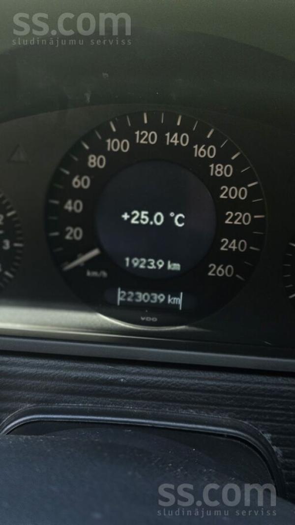 Blue Mercedes-Benz E 270 2003 in Riga, with an engine capacity of 2.70 L and mileage of 223 thousand km for 8300 €, photo 6 on AUTOMOTO.COM.LV